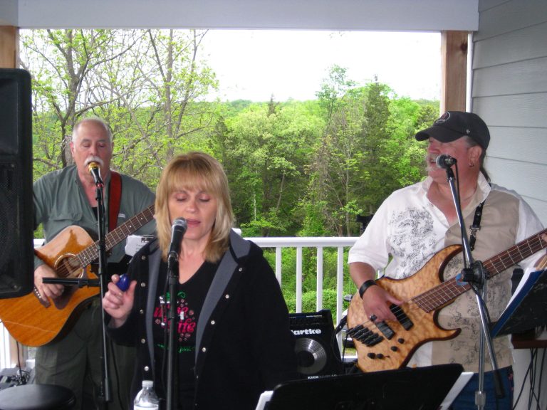 Clearview Vineyard | Rock Ridge Trio - Clearview Vineyard